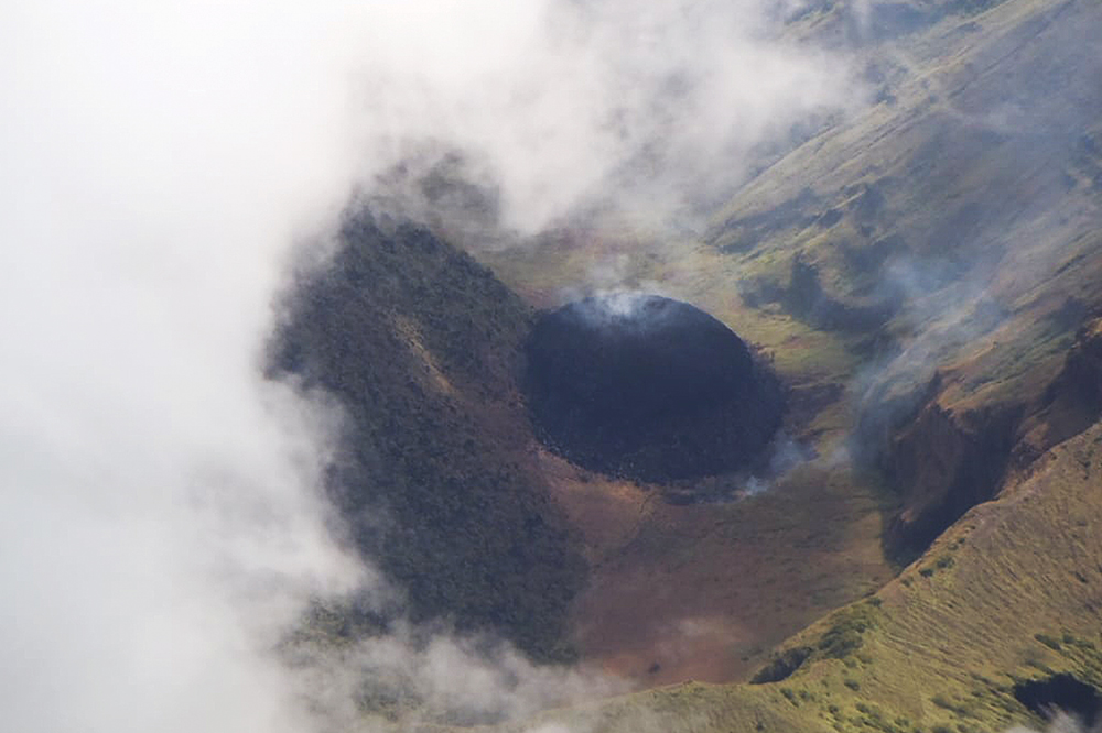 Effusive eruptions taking place at La Soufriere volcano - Searchlight
