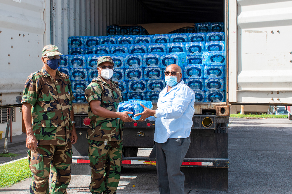 Coreas donate water to the police - Searchlight