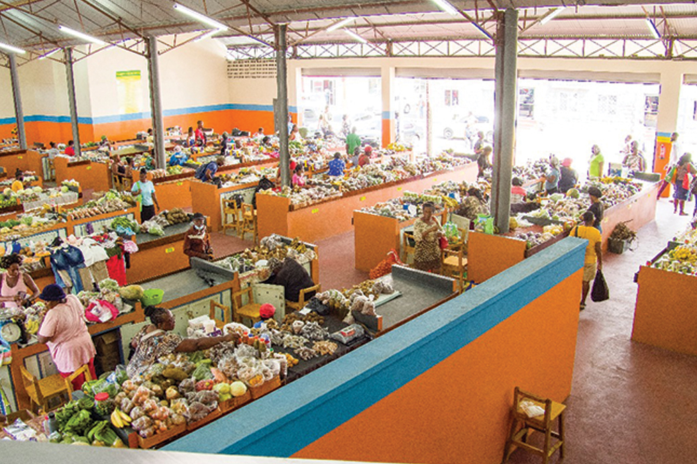 Kingstown market vendors not feeling Christmas spirit (+video ...