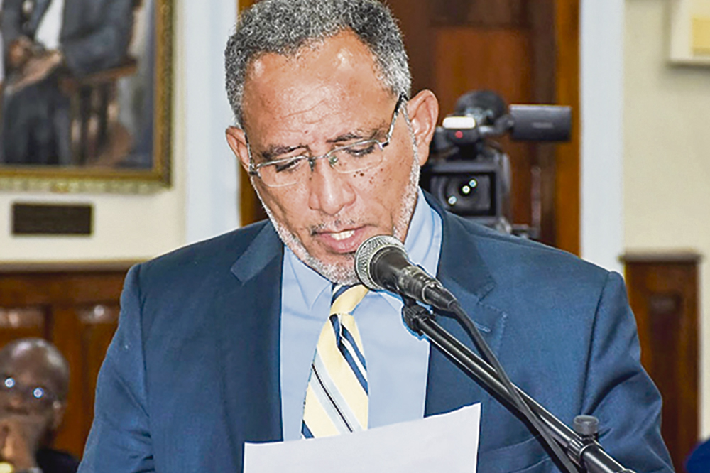 Opposition Leader calls for temporary residency for yachties