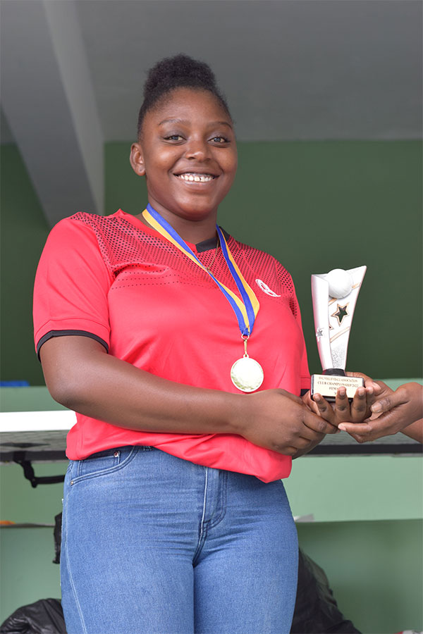 2022 Volleyball winners receive medals and trophies