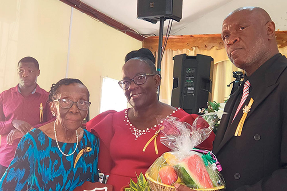 Barrouallie Government School honours past principals at Graduation ...