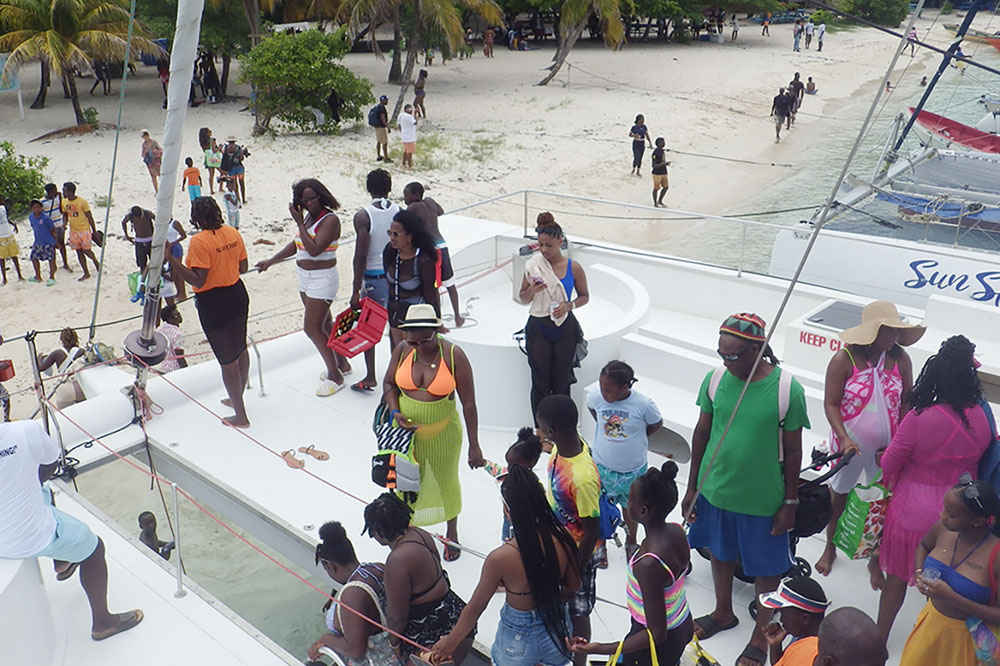 Mayreau’s annual picnic on Tobago Cays attracts largest crowd ever ...
