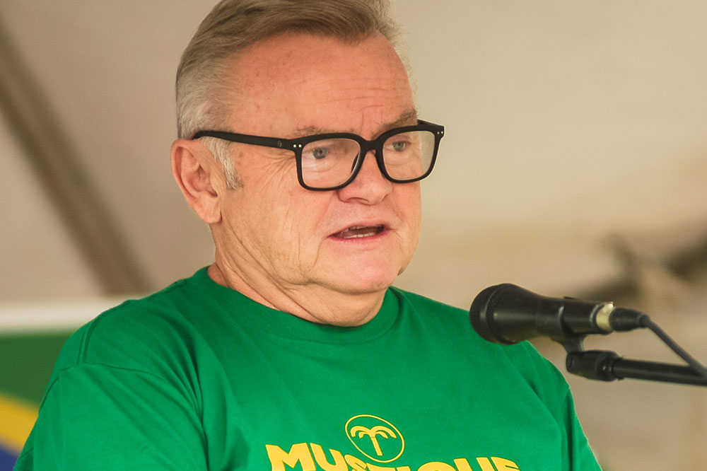 Mustique Charitable Trust Chairman commends SEARCHLIGHT - Searchlight