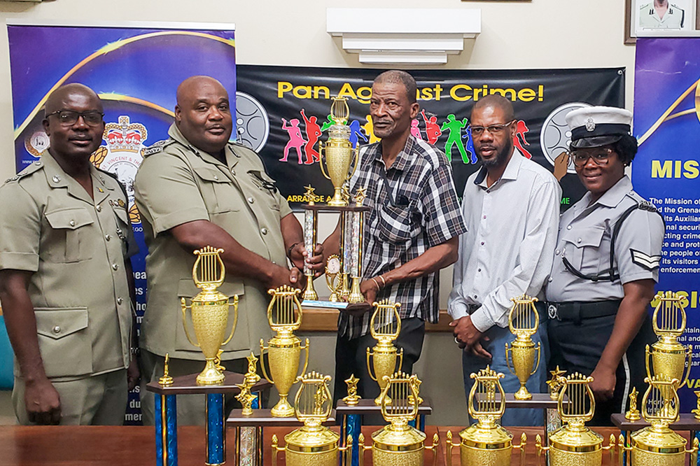 Standard Caribbean Shipping donates to Police Christmas Carolling Contest