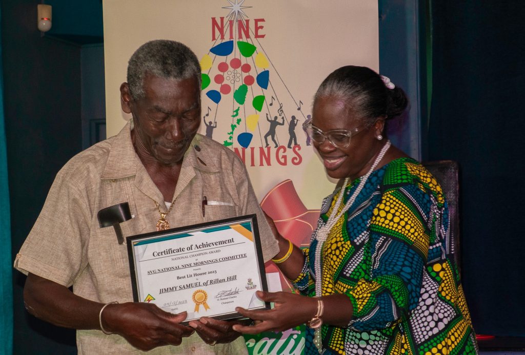 Winners of VINLEC Christmas Lighting competition receive prize money