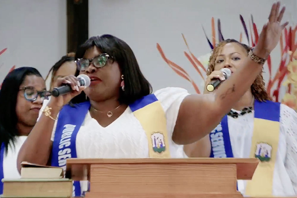 PM commends Public Service Choir, urges them to record