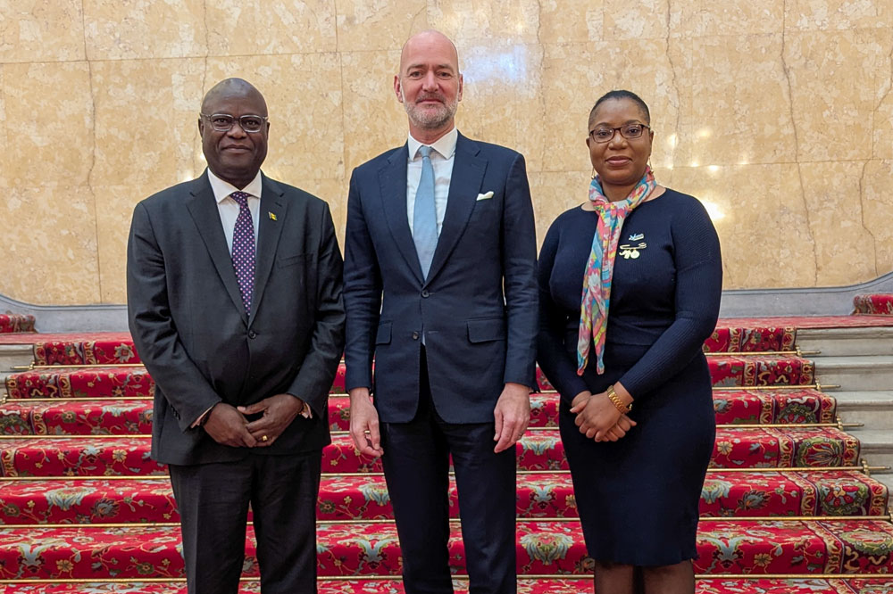 Brereton Horne presents credentials as SVG’s UK High Commissioner ...